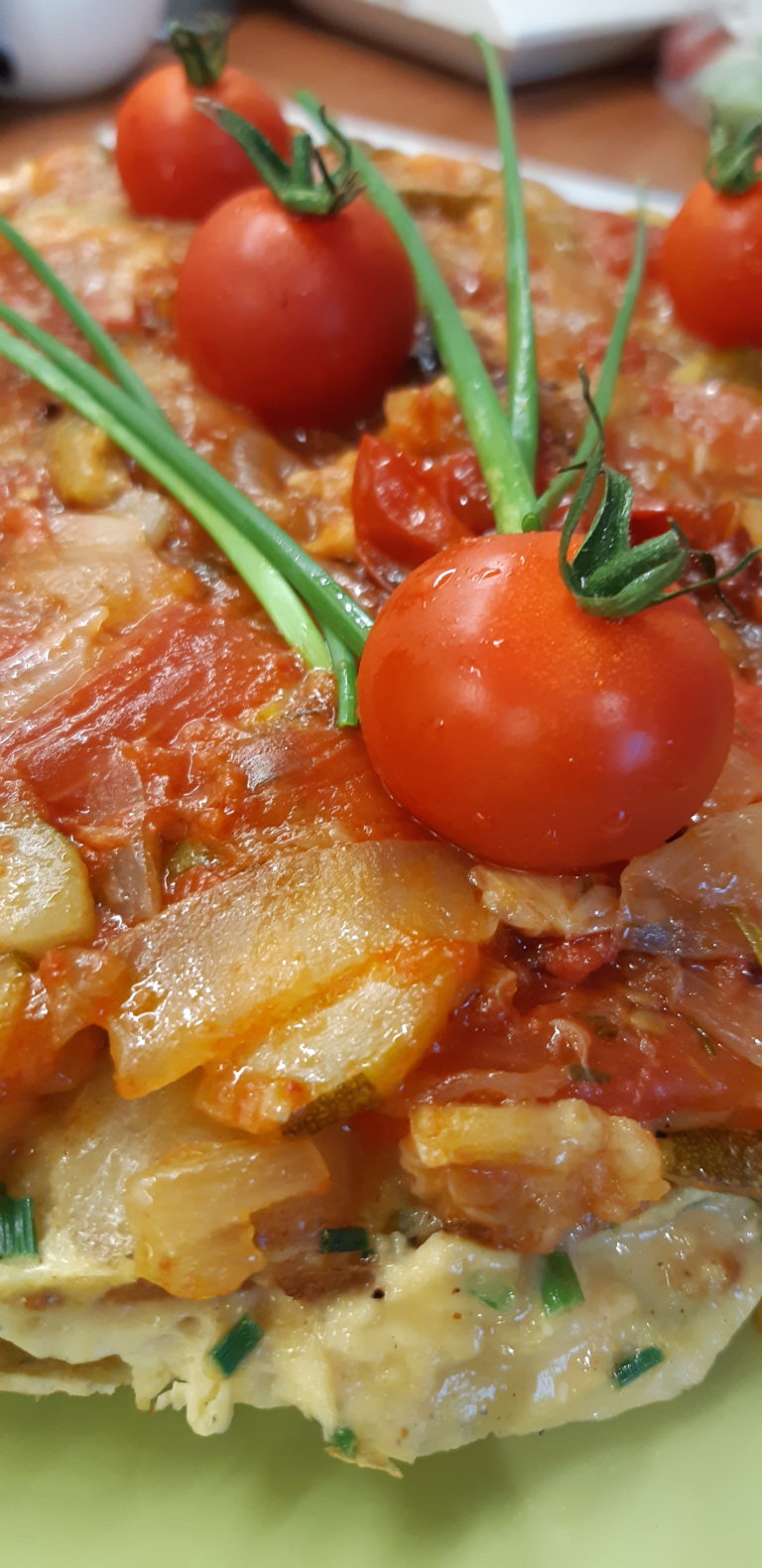omelette-pommes-de-terre-jambon-et-sa-compot-e-de-l-gumes-d-t